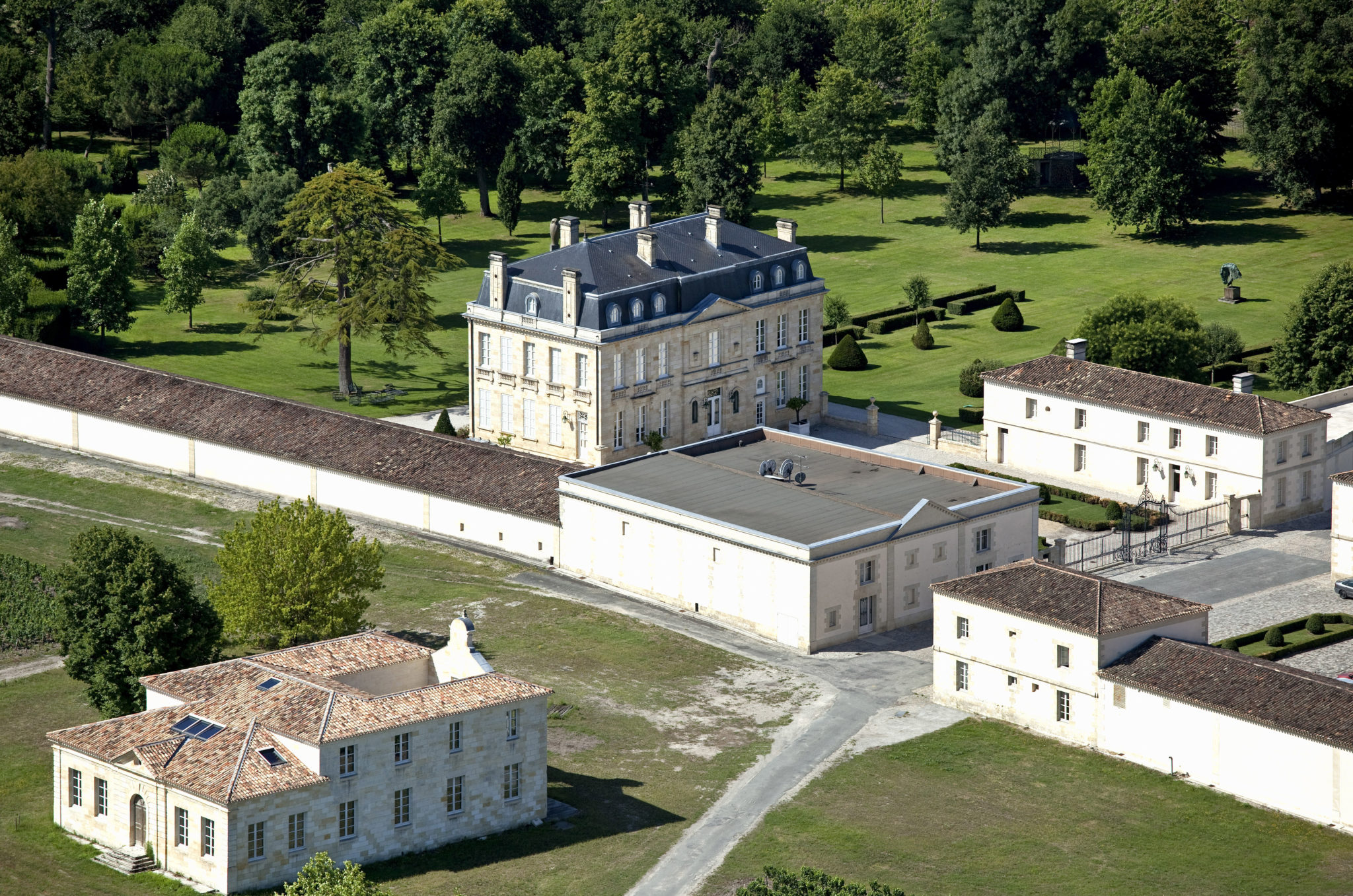 Les milliards offshore de Perenco : grands crus, immobilier de luxe et ...